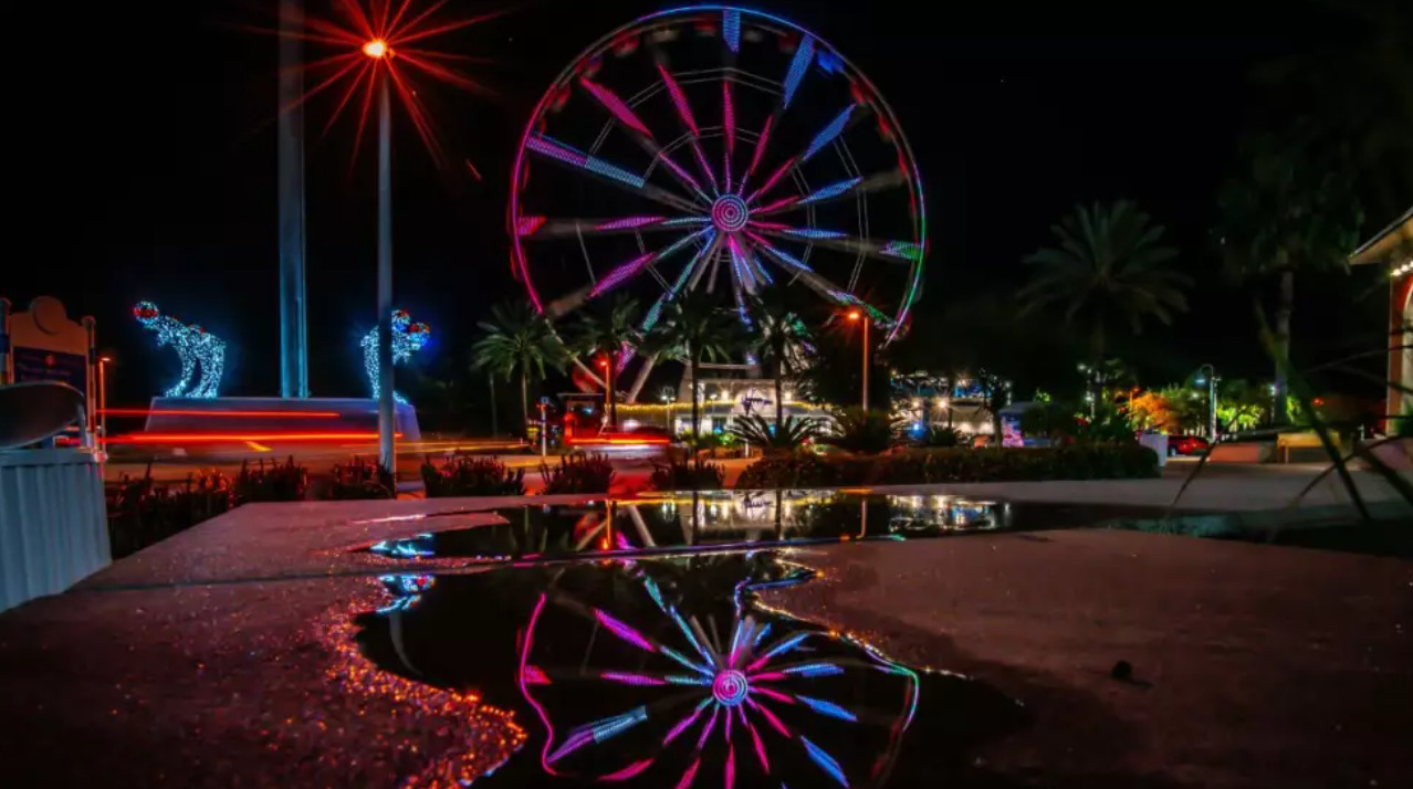 Falla en rueda de la fortuna en Brasil deja a hombre colgado