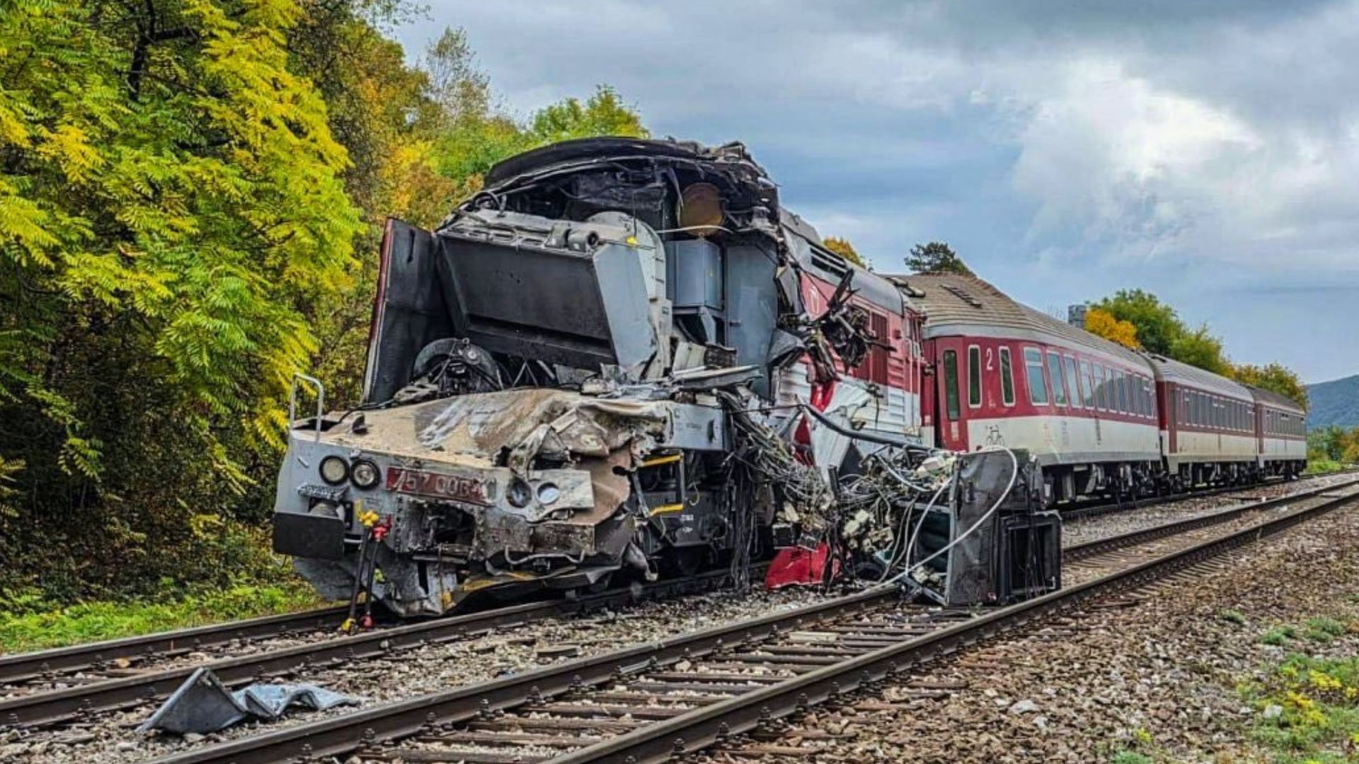 VIDEO: Captan choque de trenes en Eslovaquia