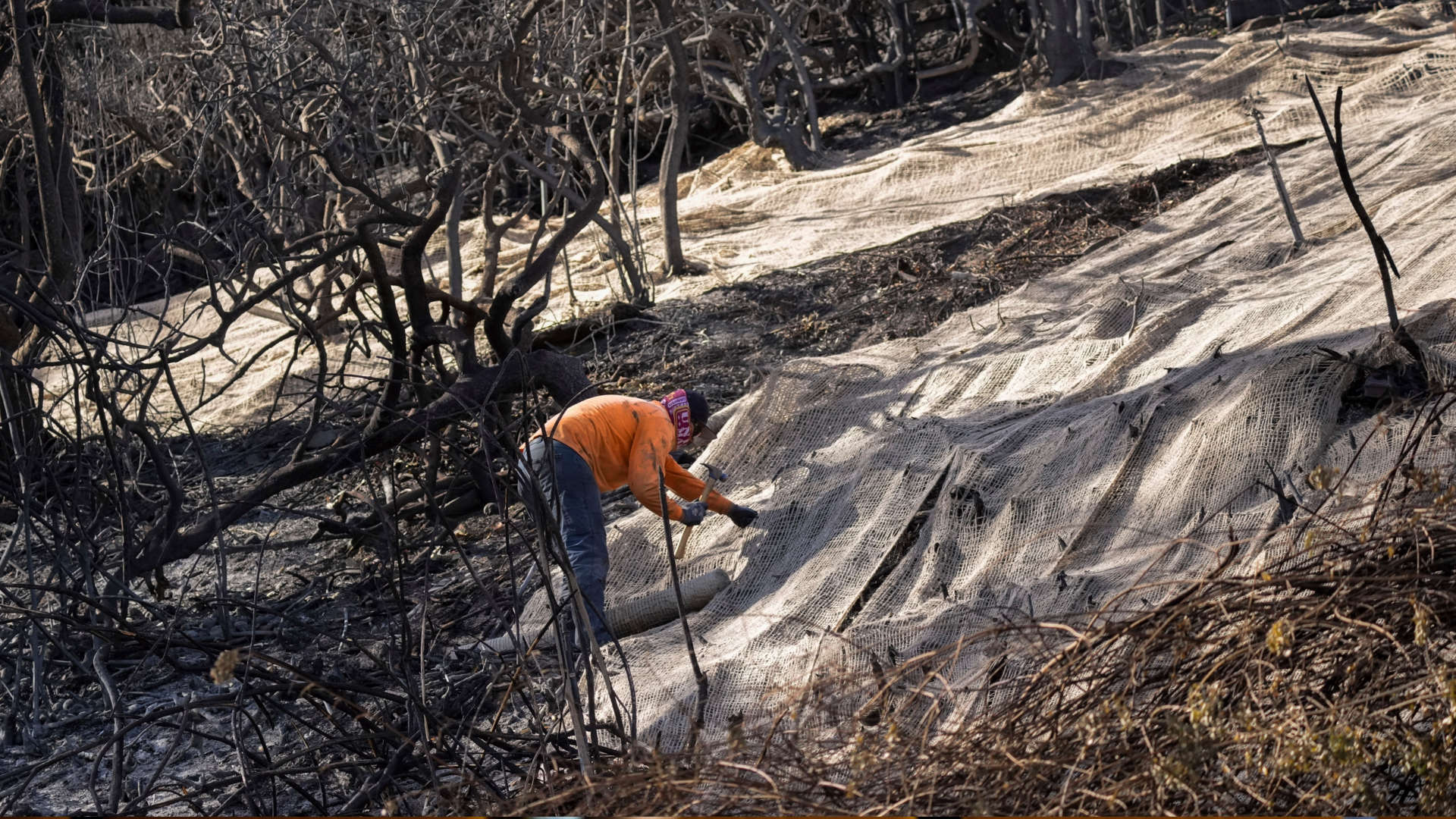 Lluvias en sur de California provocan flujos de lodo