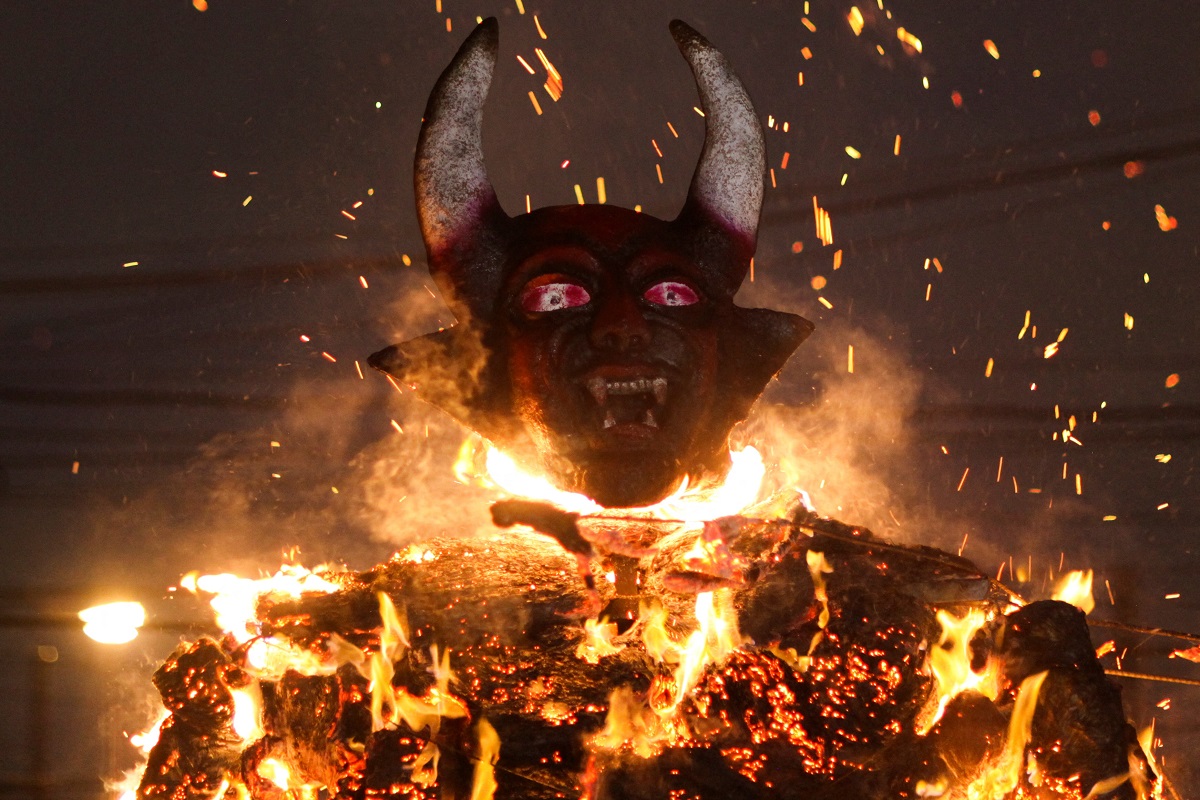 Guatemala celebra tradición cristiana de "Quema del Diablo"