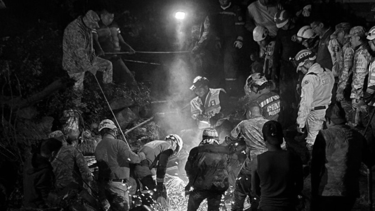 Suman seis fallecidos tras deslave en Jilotzingo