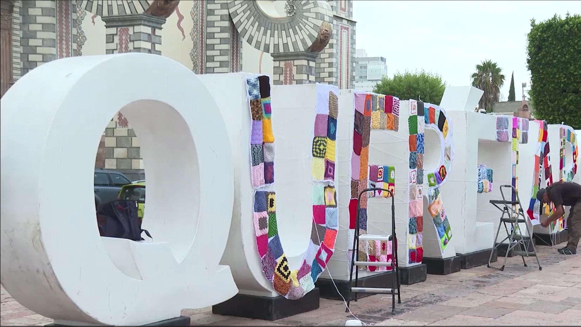 Movimiento Graffiti Tejido viste con amor las letras monumentales de ...