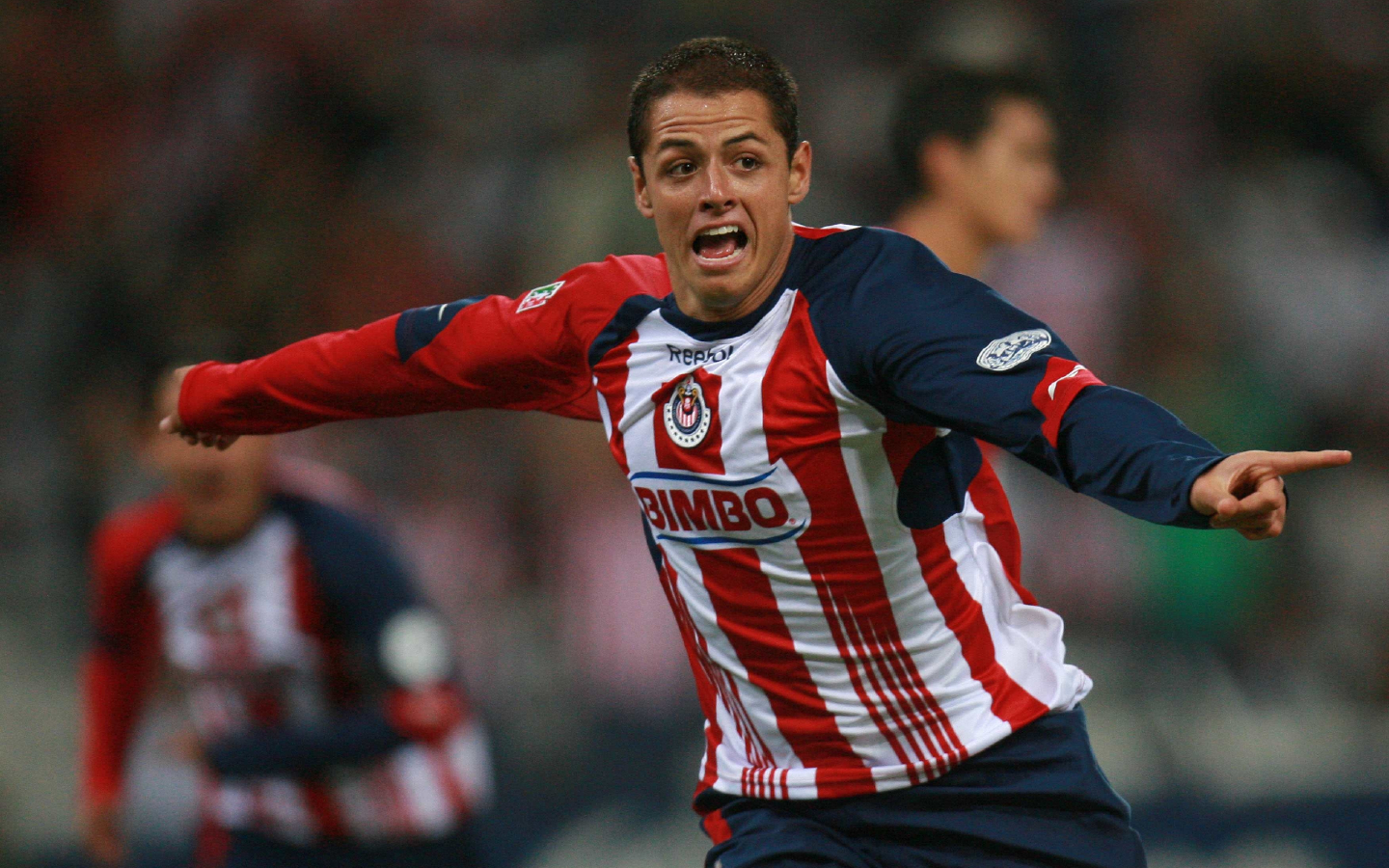 Chivas lanza jersey de colección tras el regreso de Chicharito