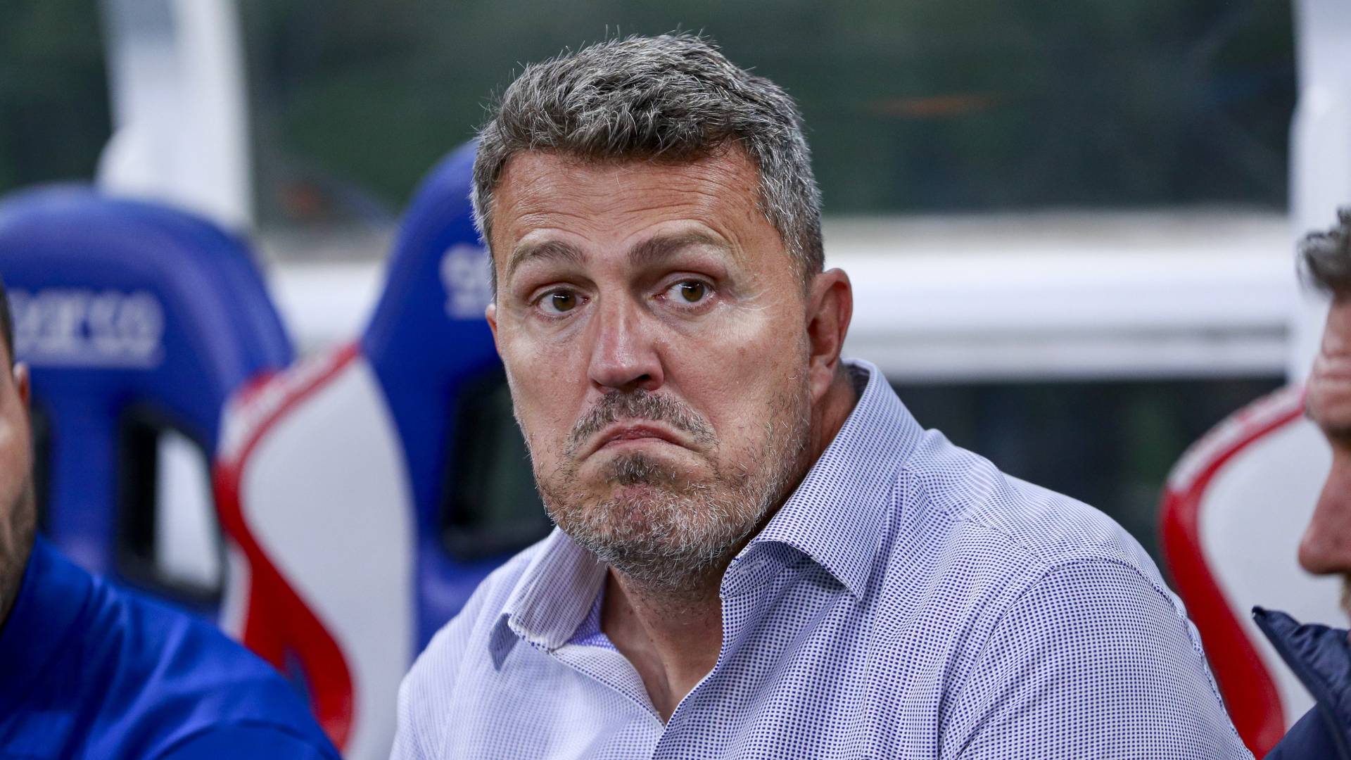 ¿Cuántos partidos de suspensión recibió Óscar García, DT de Chivas?