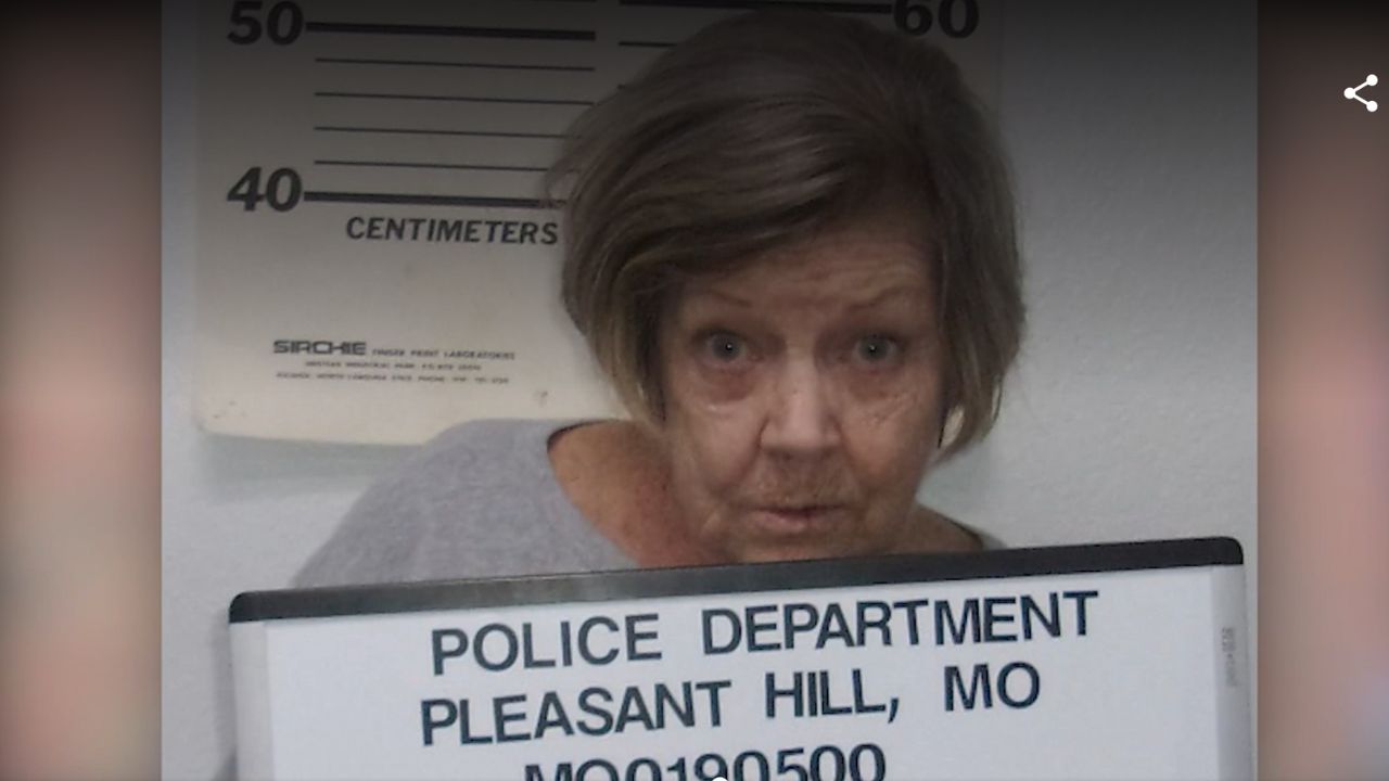 Una anciana roba un banco en Kansas City y se disculpa con el cajero ...