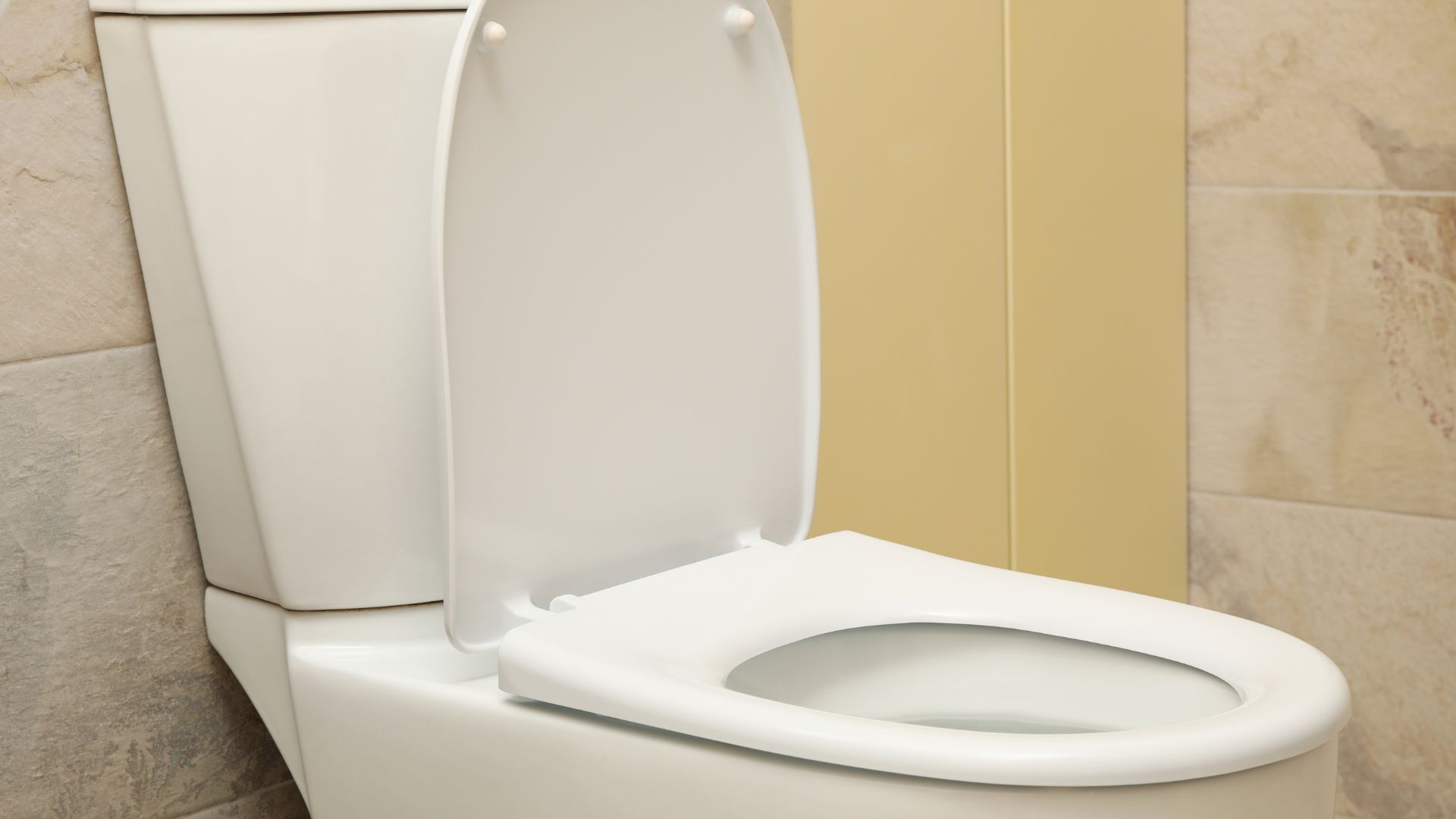 ¿Por qué usar sal en el inodoro para mantenerlo limpio?