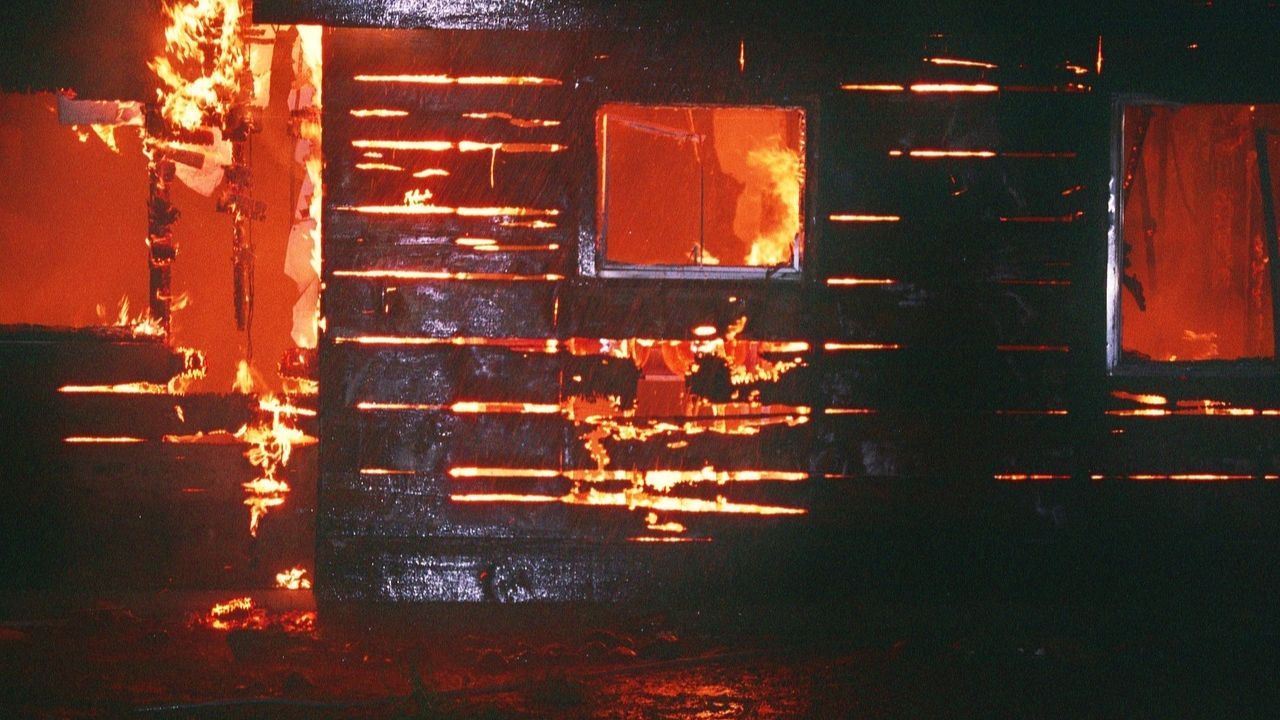 CDMX: Mueren dos personas tras explosión por fuga de gas en Iztapalapa