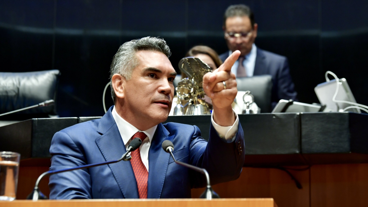 Alejandro Moreno acusa a José Ramón López Beltrán de mentir sobre la felicidad en México