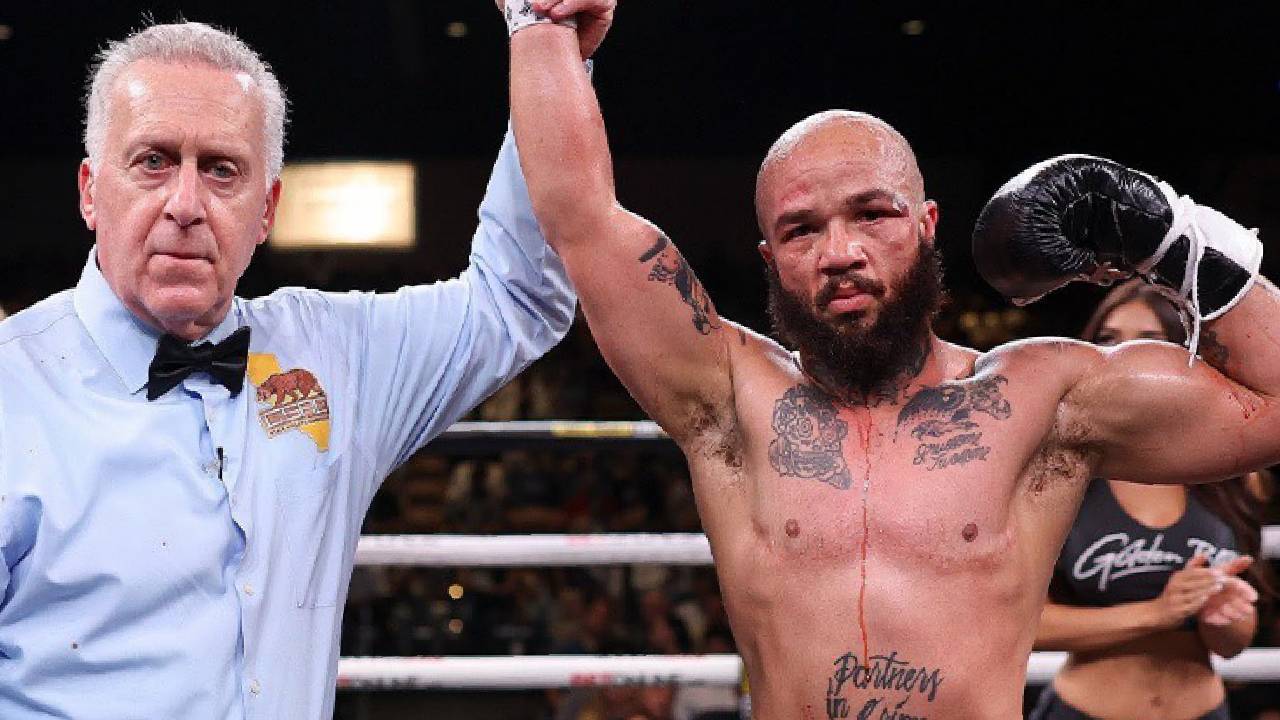 Boxeador transgénero es noqueado en el segundo 21 durante el combate ...