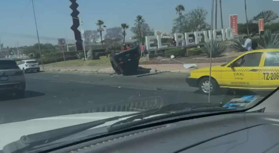 Fuerte choque y volcadura sobre el Fray Junípero a la altura de El Refugio; ¿hubo lesionados?