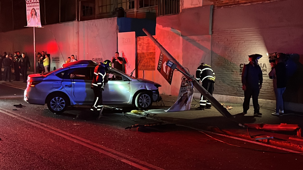 Aparatoso choque en Tlalpan, CDMX: dos autos impactan en la colonia ...