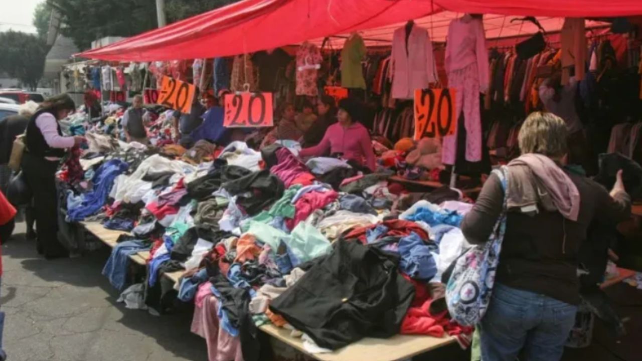 ¿Qué es la ropa de paca y por qué es tan barata?
