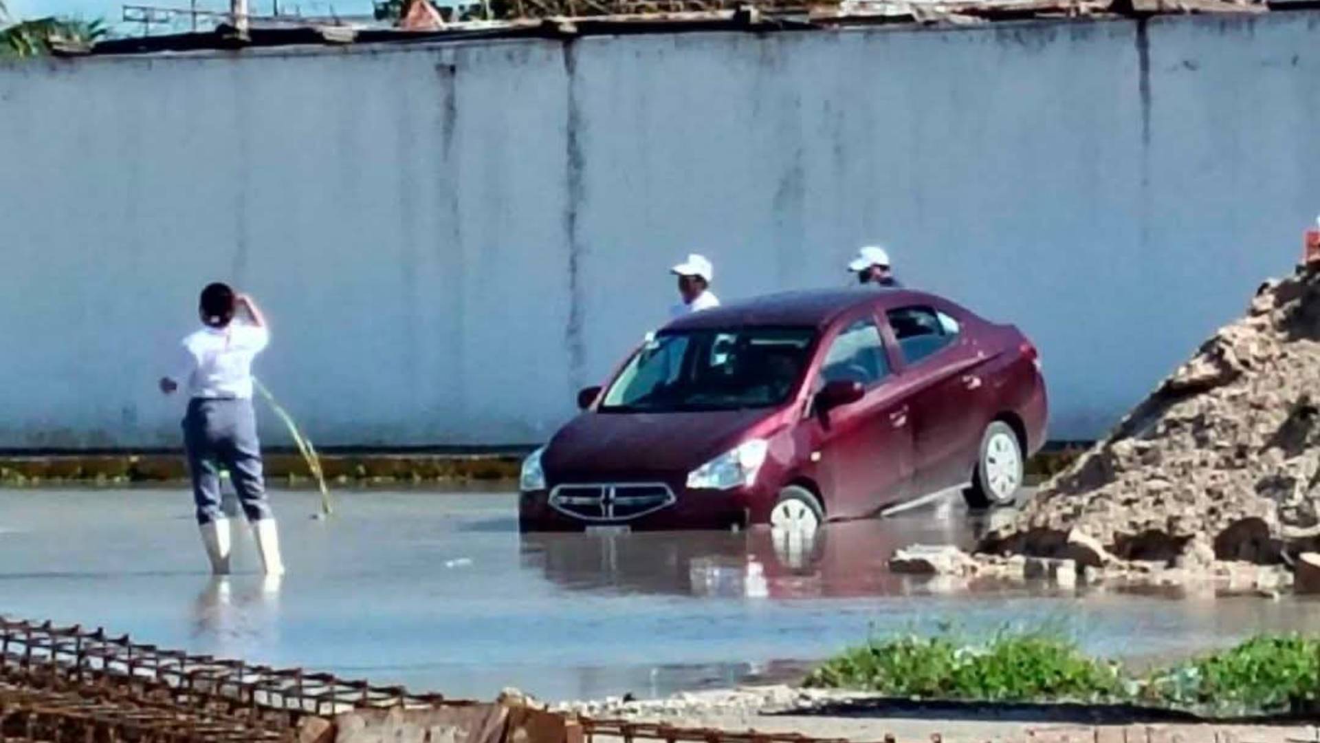 Automóvil termina dentro de una zanja en Progreso