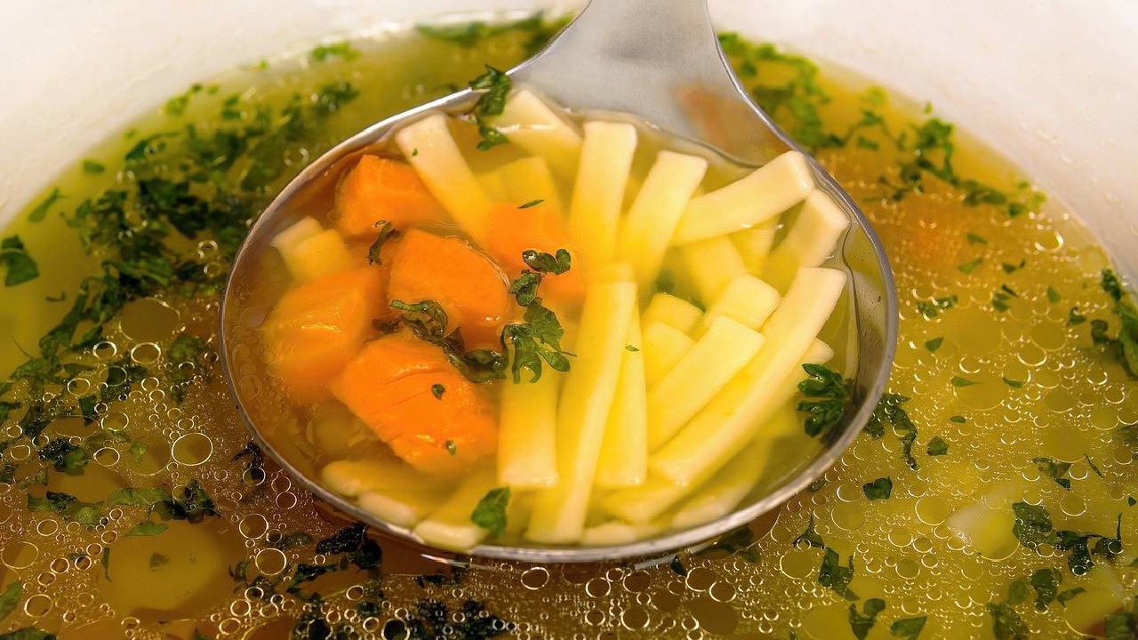 Comer cosas calientes en verano para combatir el calor: esto sabemos