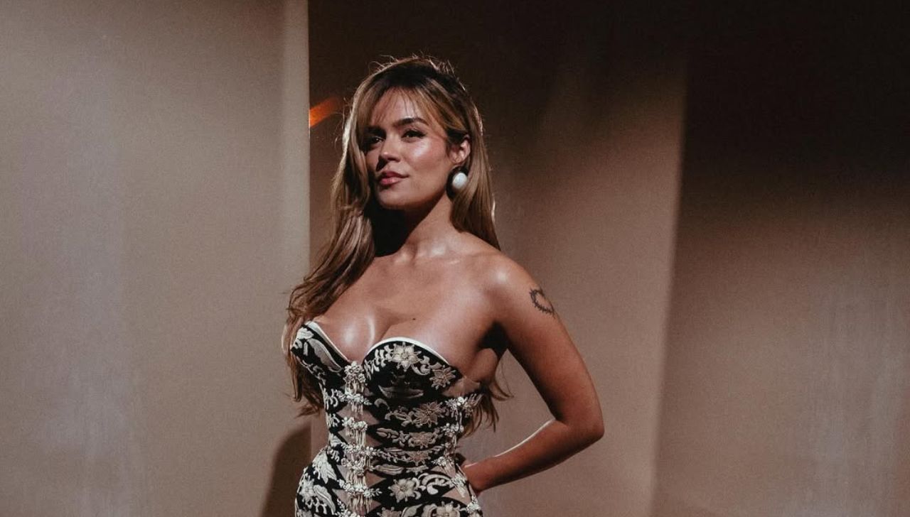 Karol G se corta el cabello ella misma: mira su nuevo look