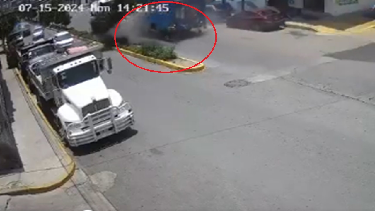 Camión Repartidor Impacta A Varios Autos Tras Quedarse Sin Frenos Video