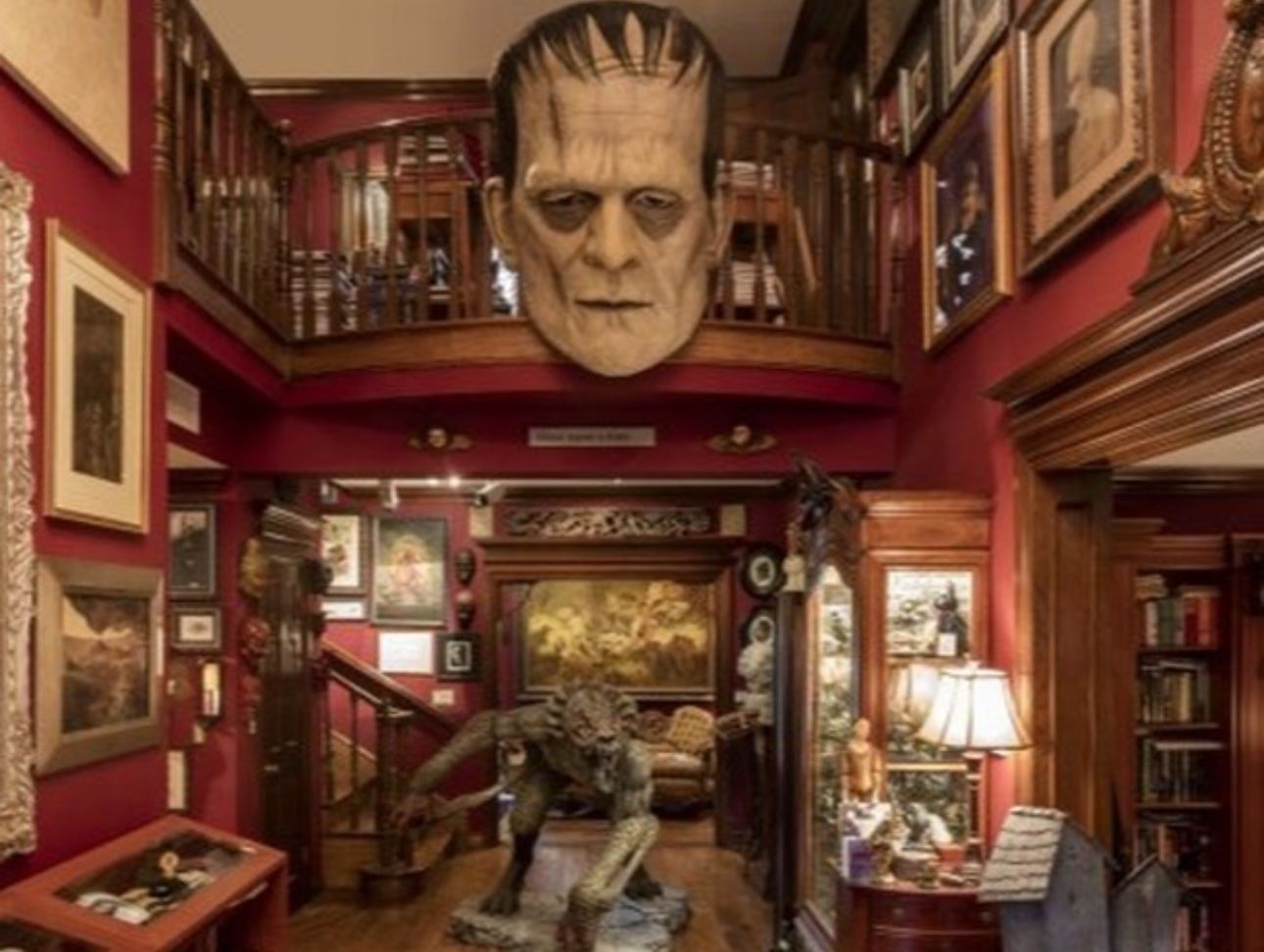 Mansión de Guillermo del Toro “Bleak House”