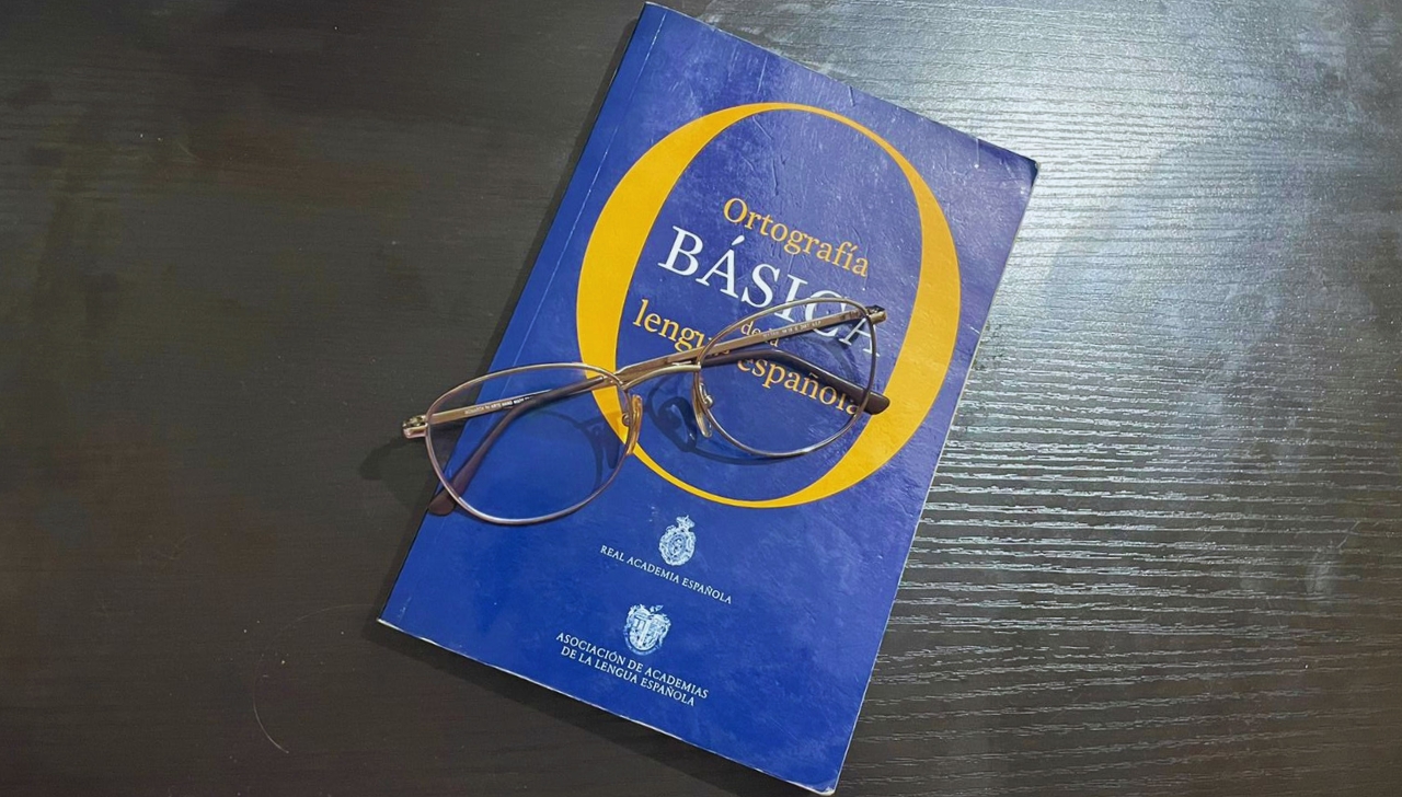 Cojer o coger: ¿Cómo se escribe correctamente, según la RAE?