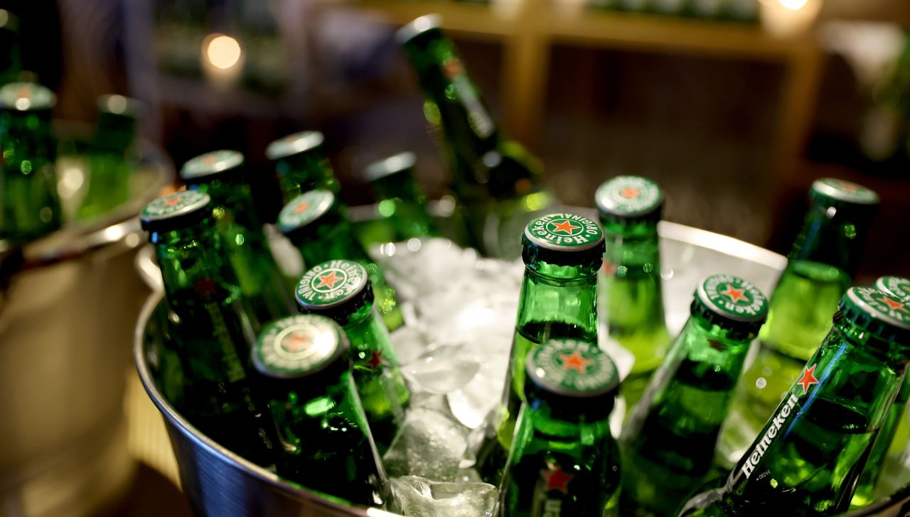 FEMSA anuncia desinversión en negocio con Heineken