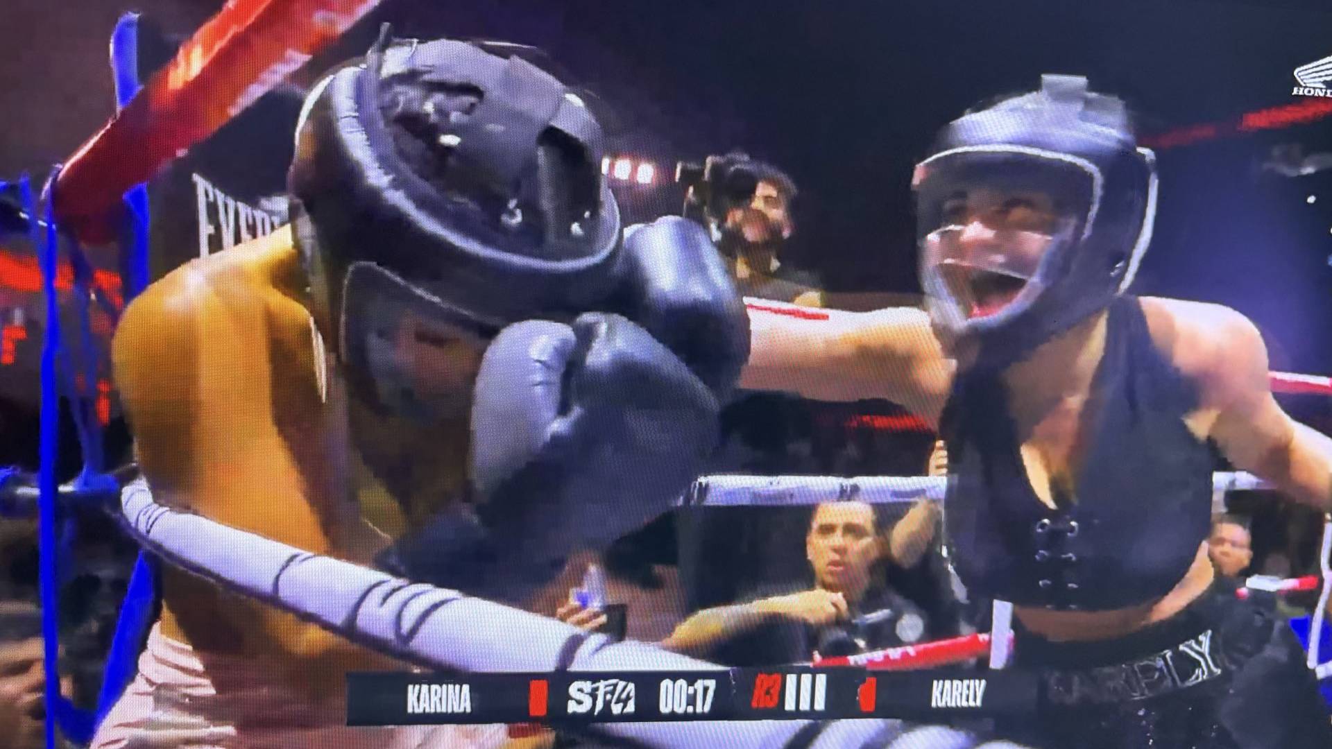VIDEO: Así fue el nocaut de Karely Ruiz contra Karina García en el Stream Fighters 4; velada de ...