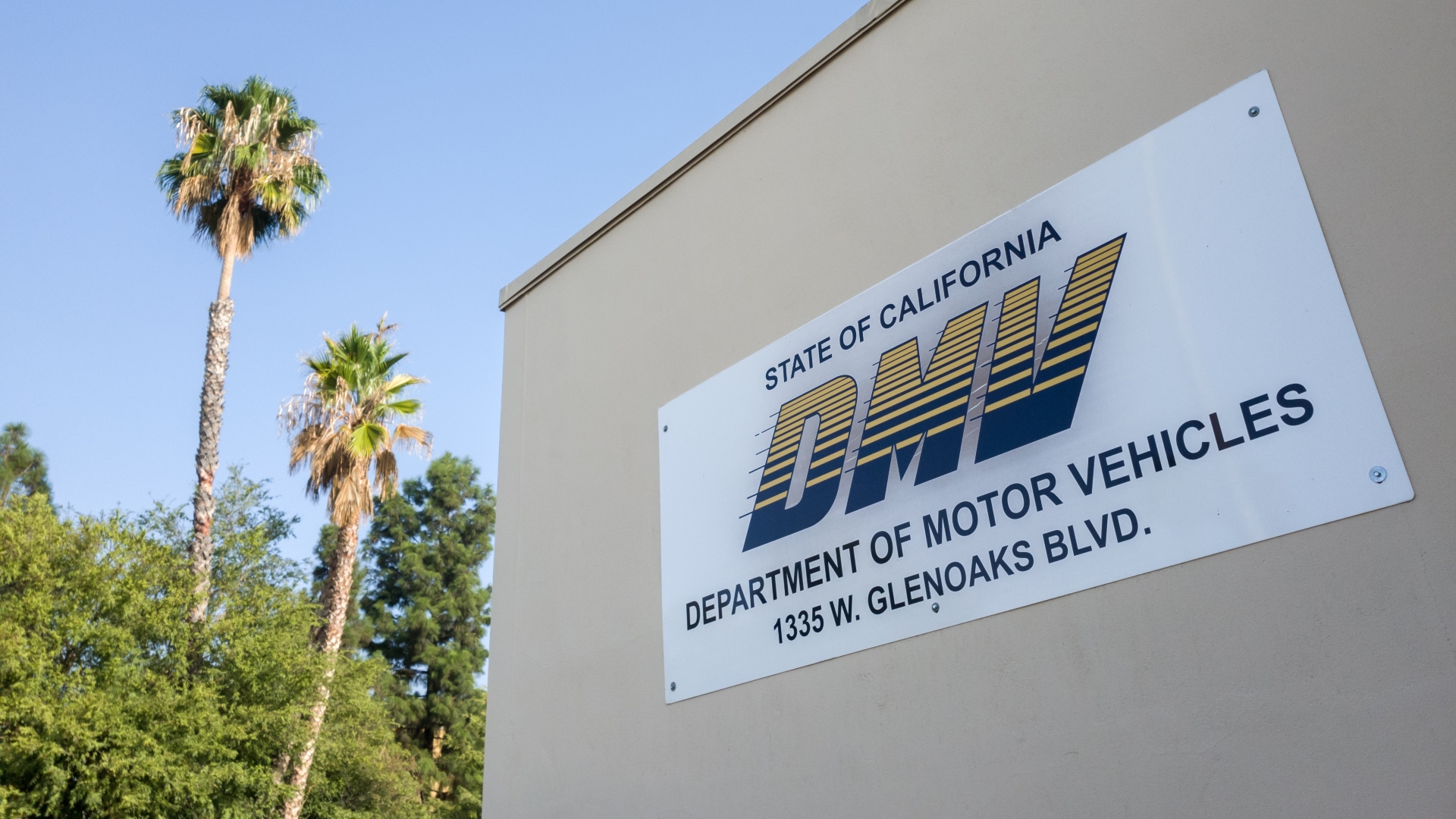 ¿Qué dice el DMV sobre el Real ID para menores de edad en California?