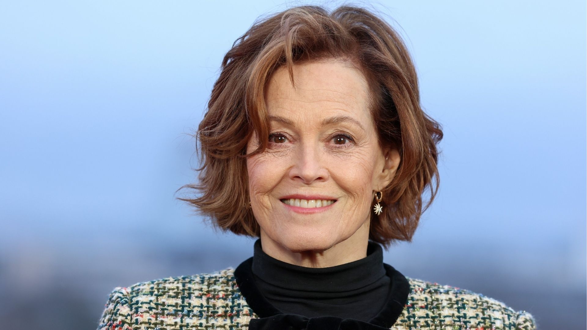 Sigourney Weaver en negociaciones para la serie live-action de Tomb ...