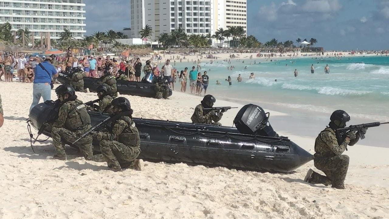 Simulacro de SEMAR toma por sorpresa a bañistas