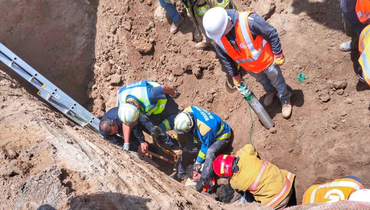 Derrumbe en obra deja muertos y desaparecido en Almoloya de Juárez