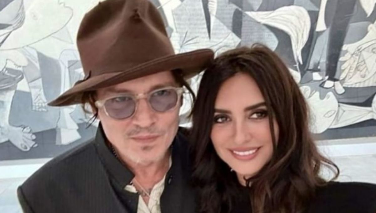 Johnny Depp se viste de Jack Sparrow y visita a niños con cáncer (VIDEO)