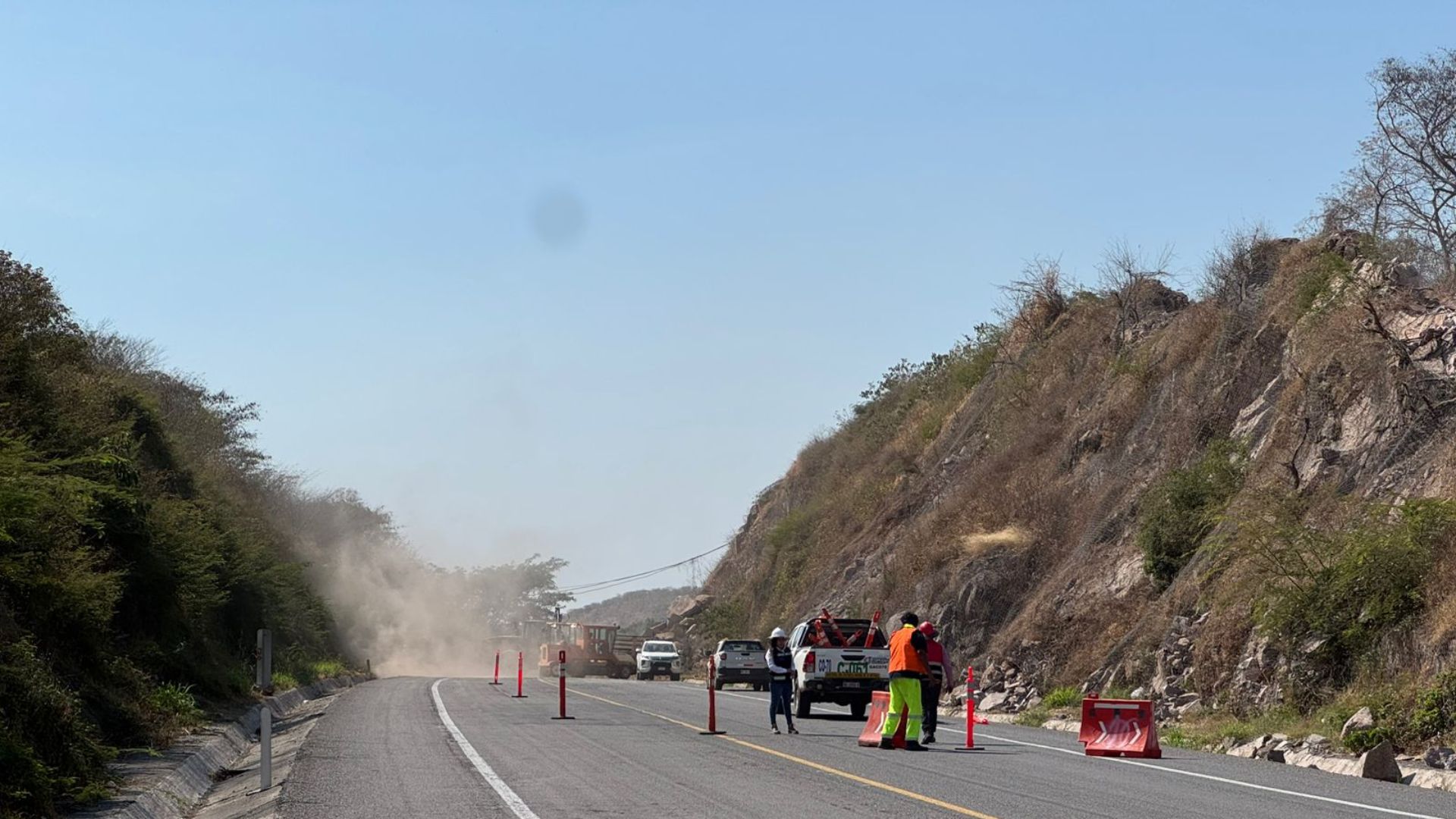 Carretera Uruapan, Nueva Italia, Michoacán, cerrada jueves 4 de ...