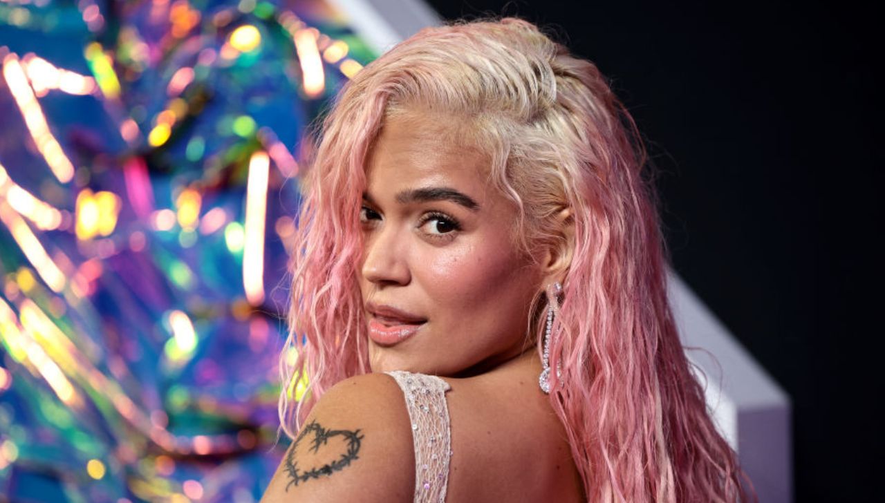 Karol G así se ve en la serie Griselda de Netflix | FOTO