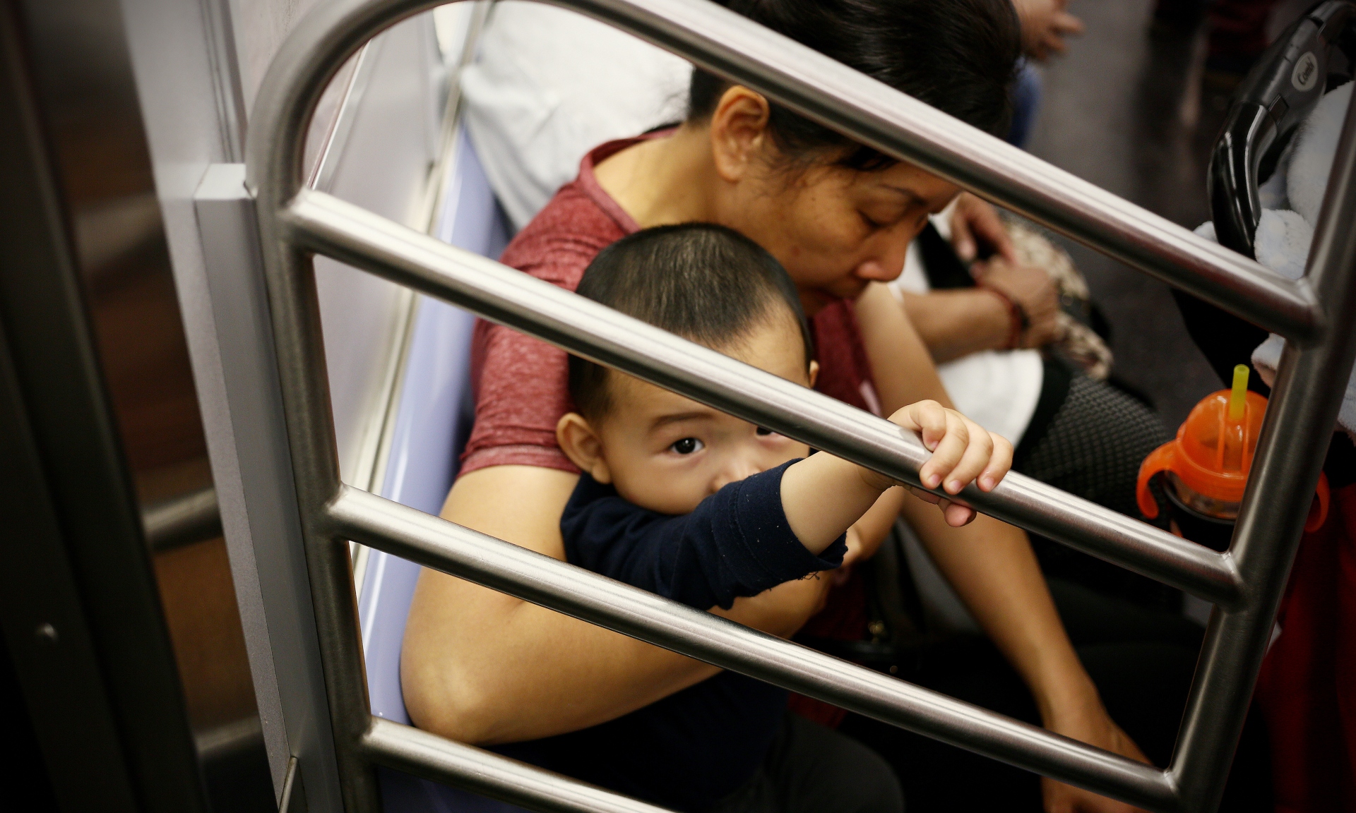 El trabajo irregular que crece en Nueva York entre latinos porque les permite llevar a sus hijos