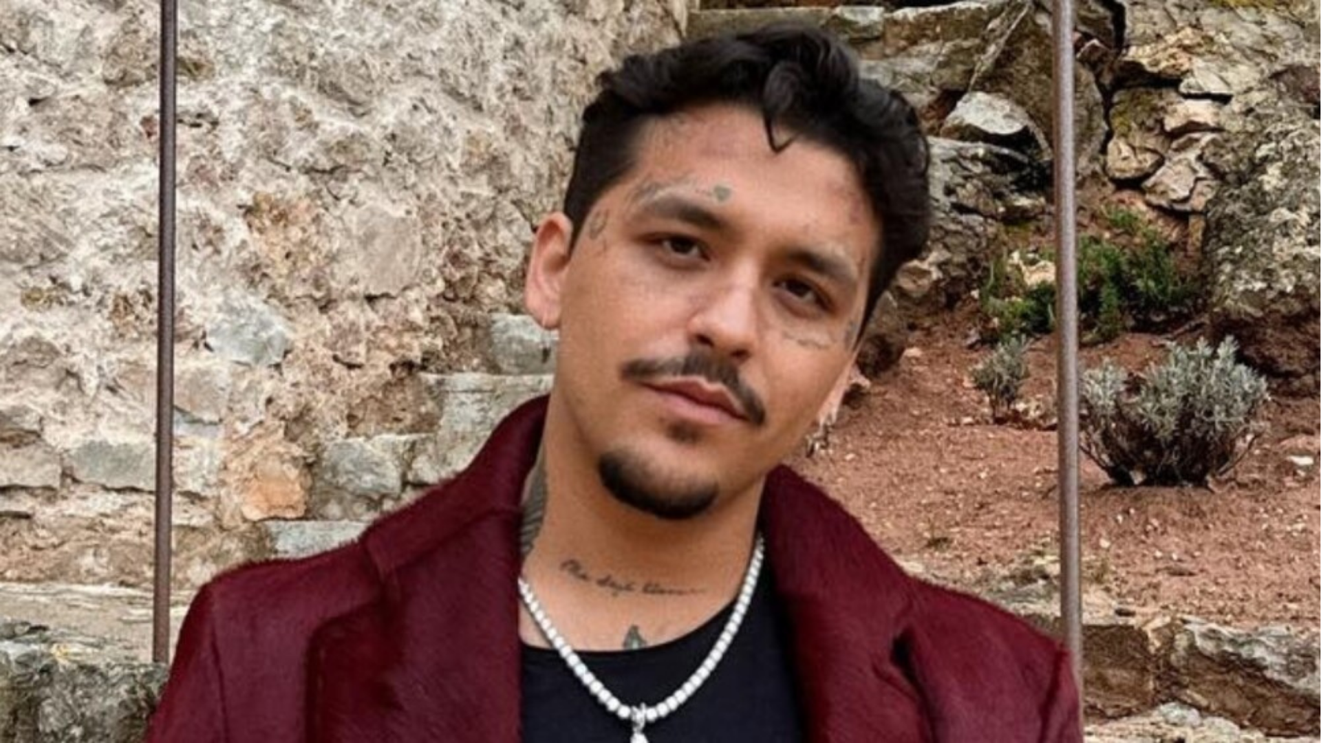 Christian Nodal sorprende con cambio de look al iniciar 2026 y divide ...