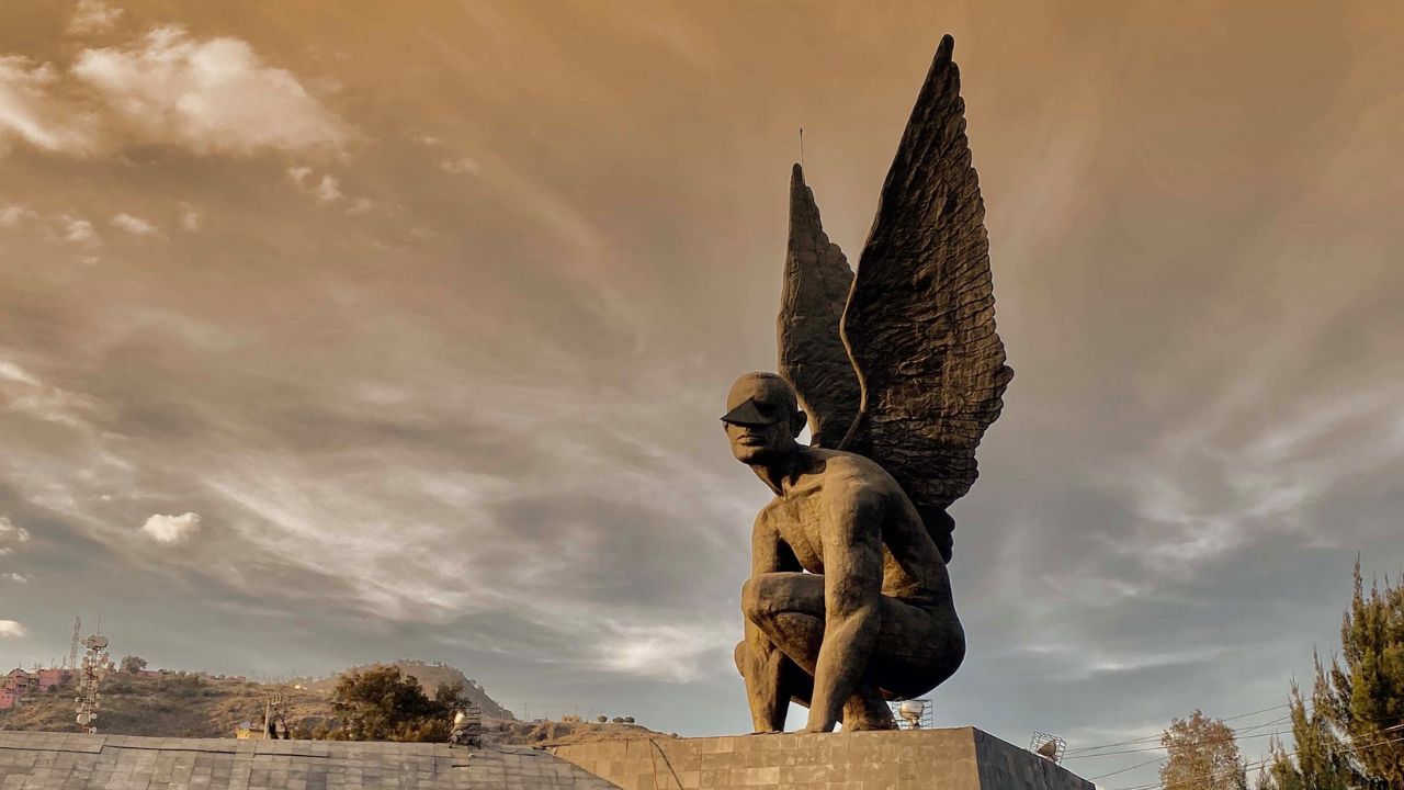 “El Vigilante”: ¿Cuál es la historia de la imponente escultura de ...
