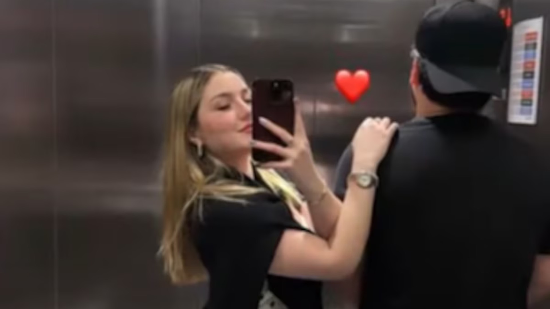 ¿Melenie Carmona subió una foto con Cruz Martínez?