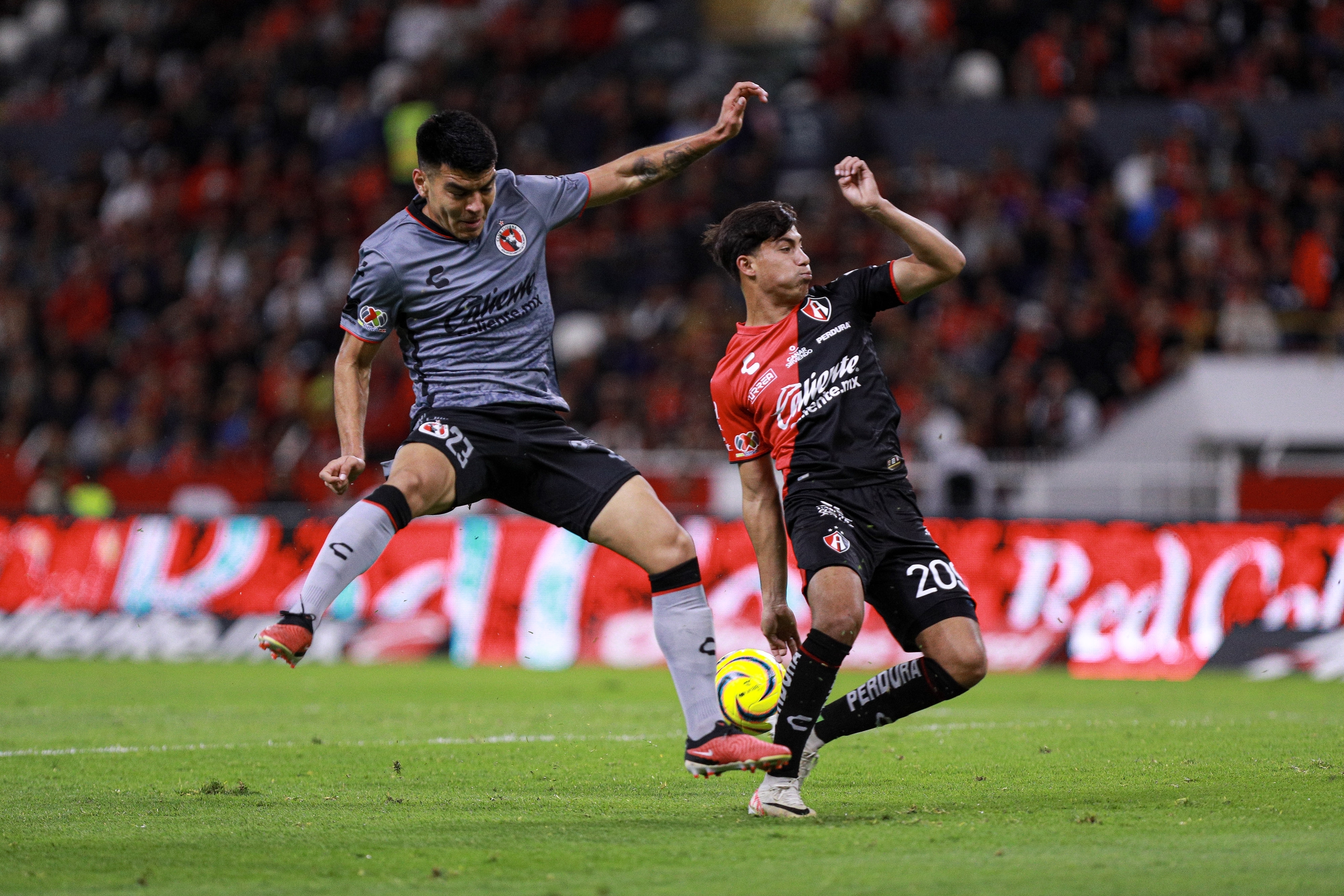 Revelan audios del VAR por polémica jugada de Atlas vs Xolos jornada 2