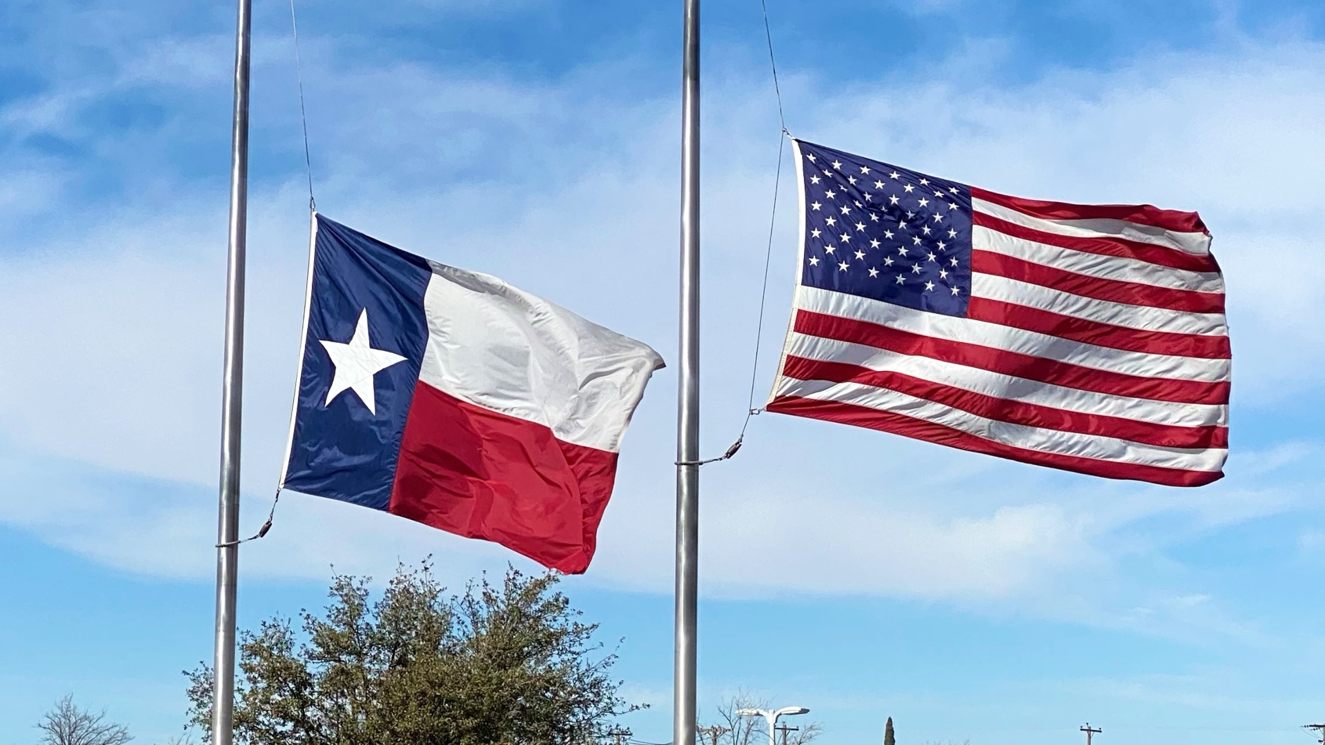 Texas: ¿por qué las banderas se izan a media asta hoy lunes 7 de octubre?