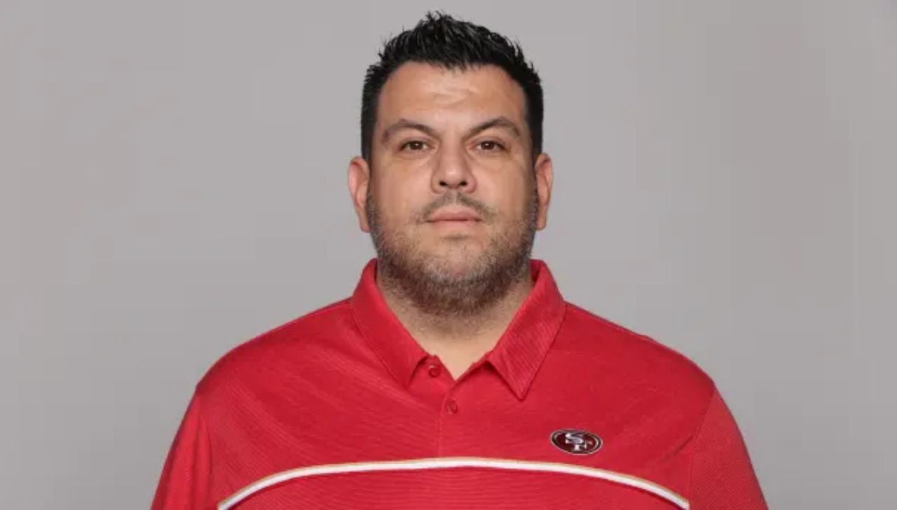 Super Bowl 2024 ¿Quién es Miguel Reveles, coach mexicano de los San ...