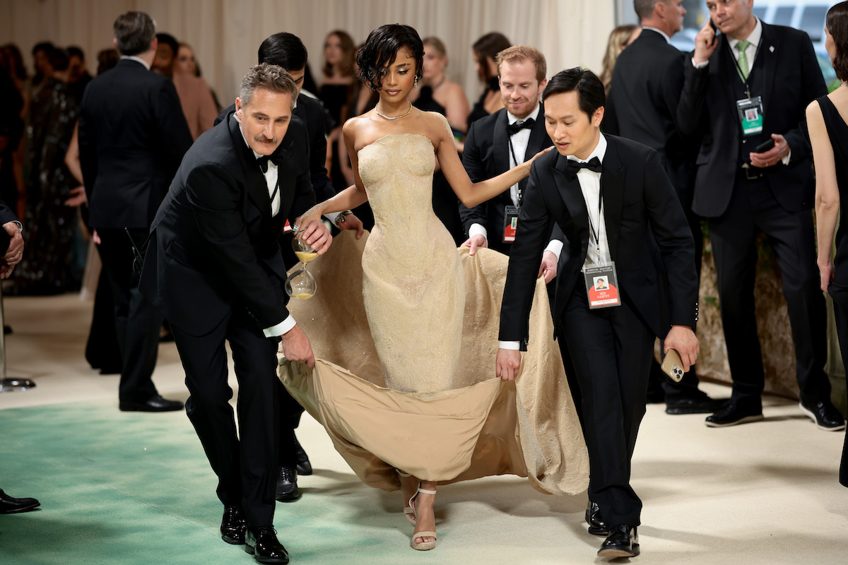 El vestido de arena de Tyla en la Met Gala 2024: ¿arte o funcionalidad?