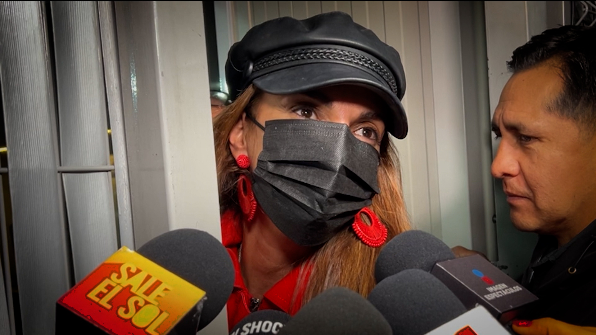Mariana Seoane le responde a Santaella, supuesta pareja de Juan Gabriel