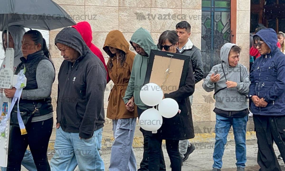Perote despide entre llanto y lluvia a Jesús Israel Hernández Chávez ...