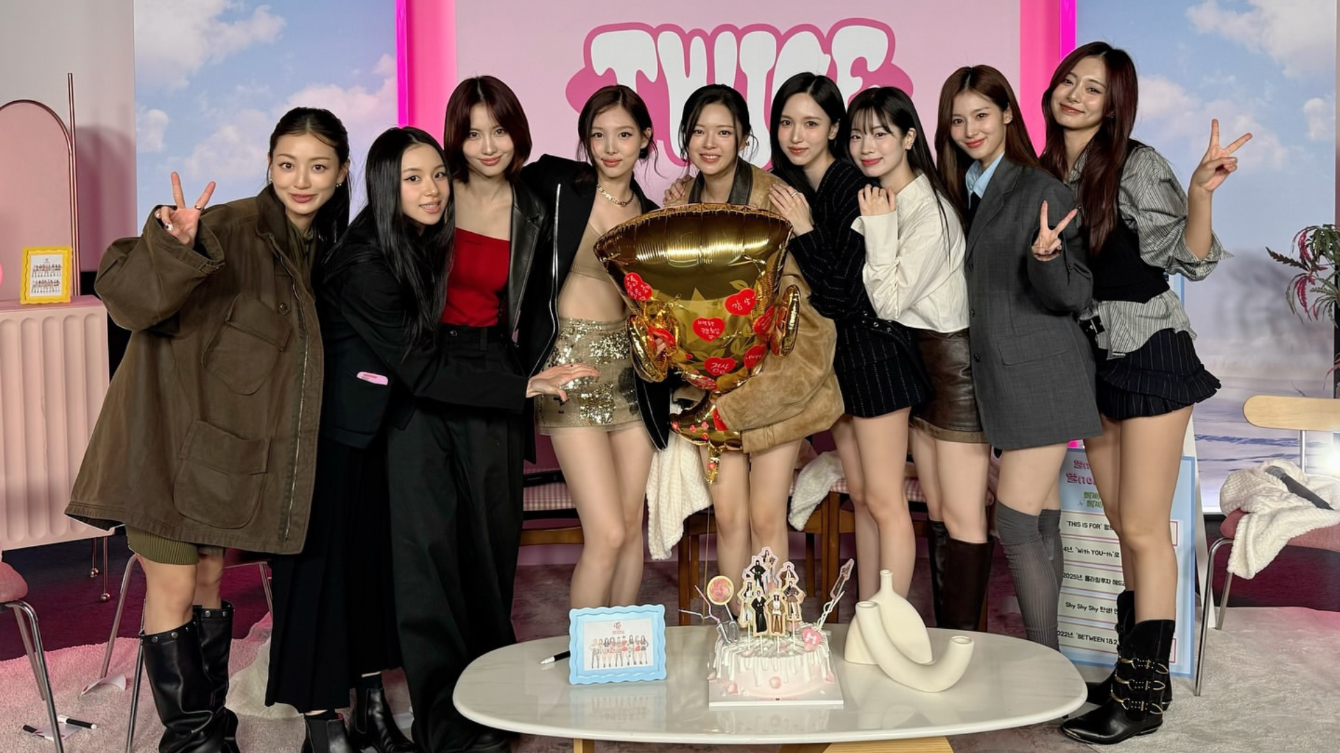 Por su décimo aniversario, TWICE estrenará una película documental para ...