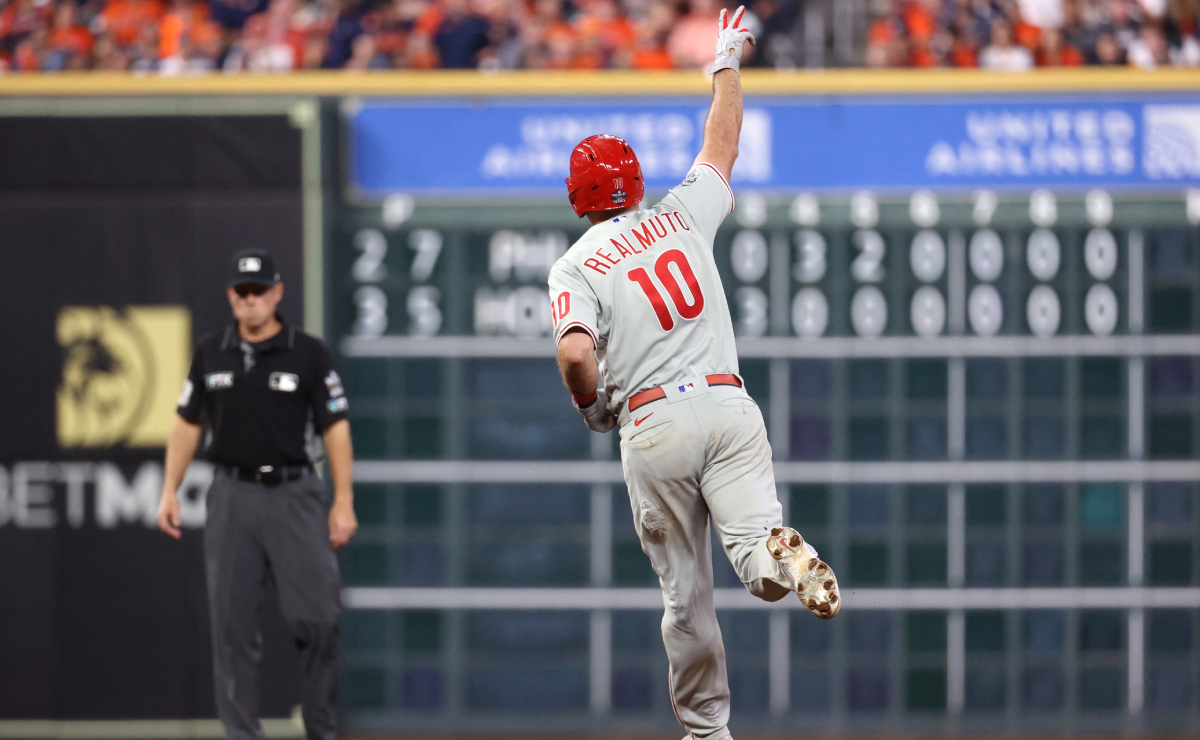 Filis gana en extrainnings el primero de la Serie Mundial