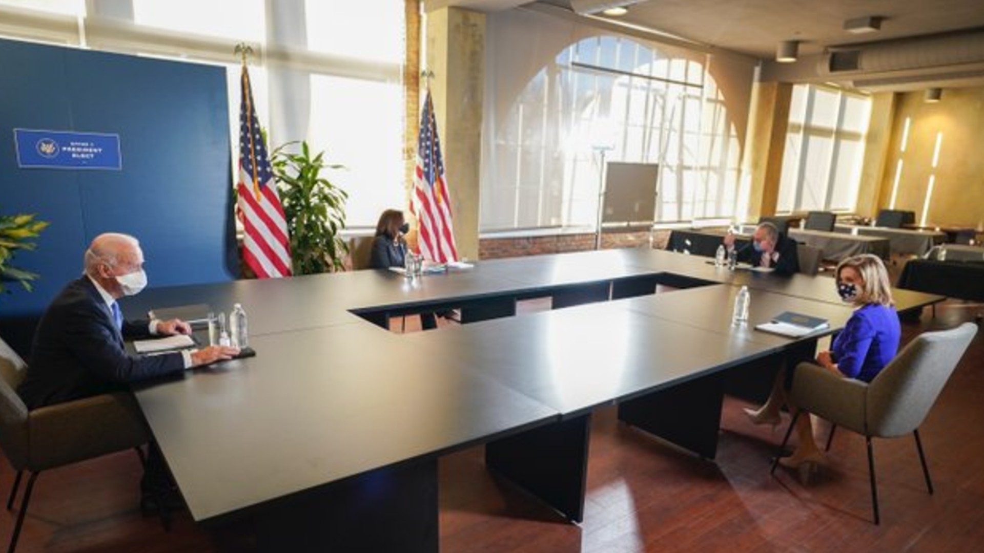 Joe Biden se reúne con Harris, Pelosi y Shumer por COVID-19
