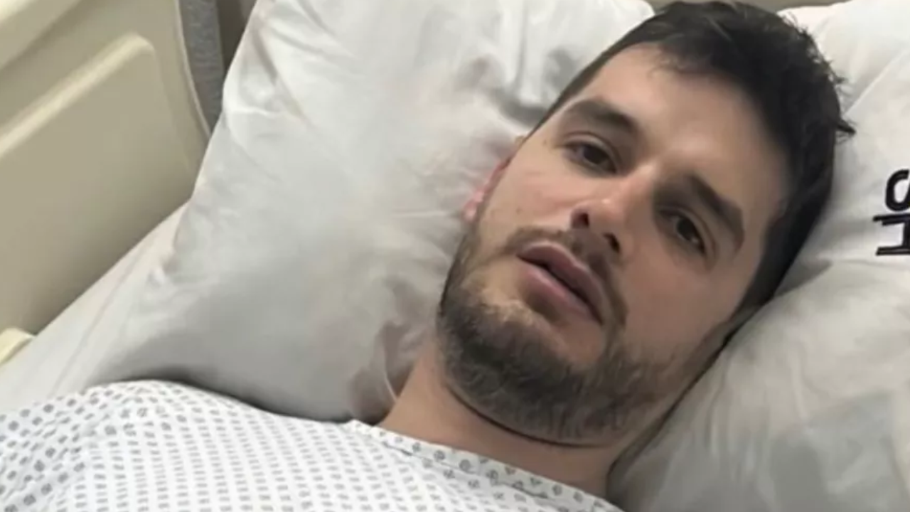 ¿Adrián Marcelo hospitalizado de emergencia?: sube foto