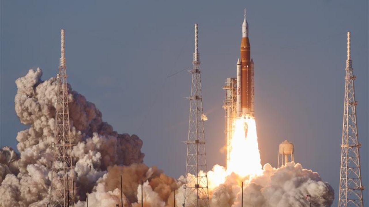 Astronautas de Artemis II enfrentan falla en el inodoro de la nave Orión
