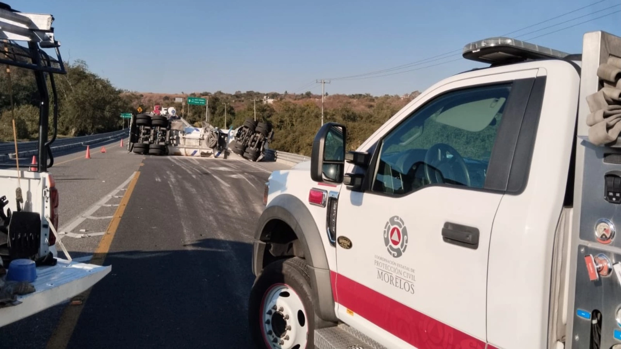 Volcadura de pipa en la Autopista México-Cuernavaca HOY: cierres y ...
