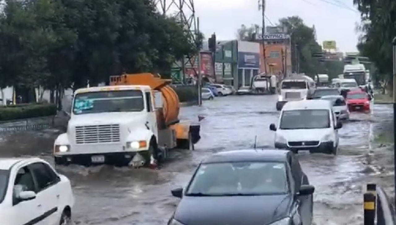 VIDEO: Vía Morelos, Ecatepec, se inunda por fuertes lluvias