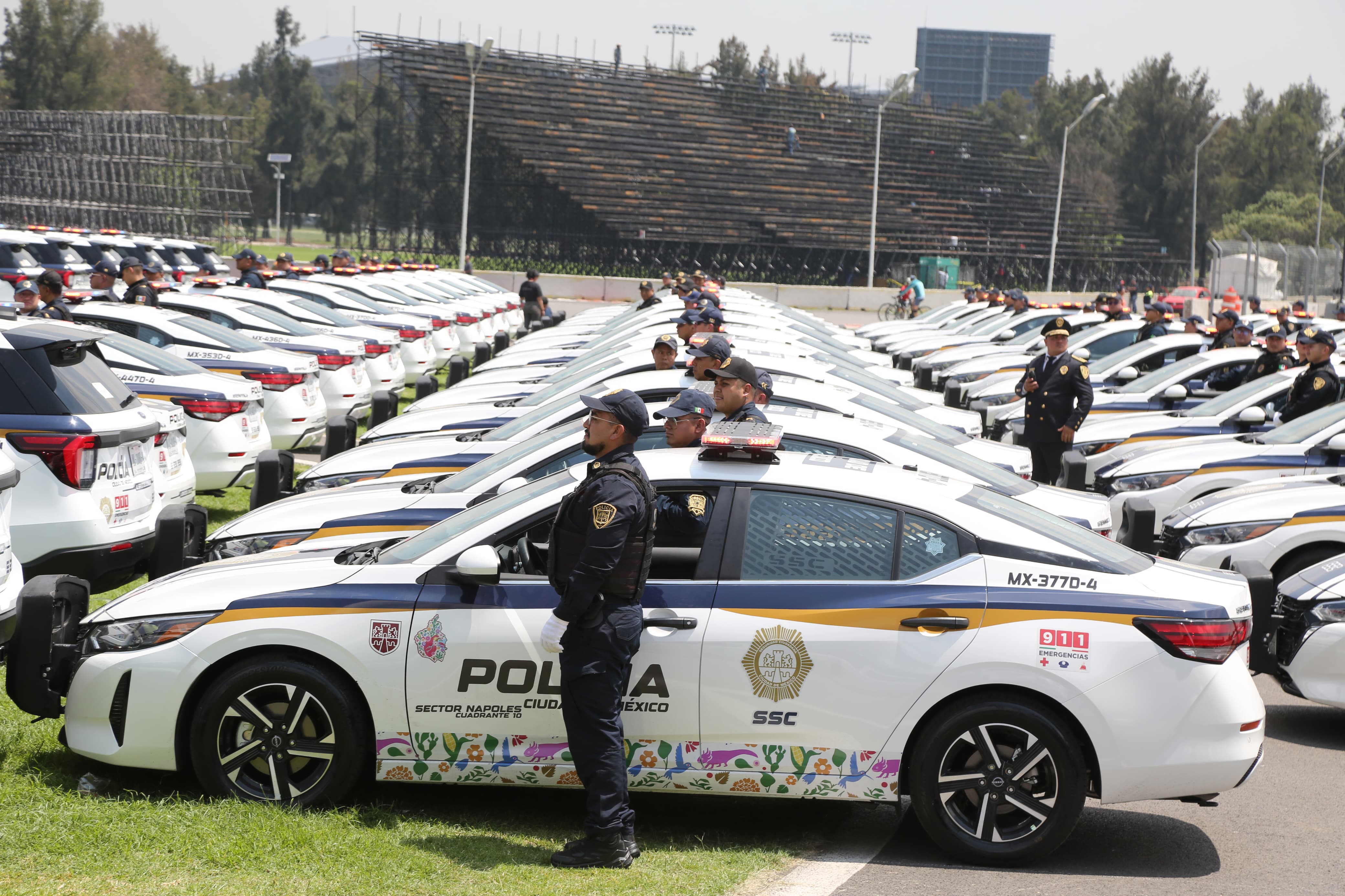 Entregan a SSC 3 mil 500 nuevas patrullas