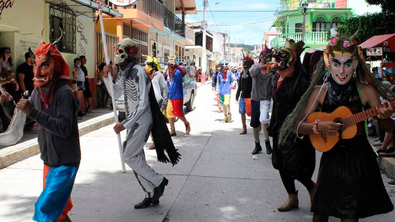 Tradiciones en Guerrero: ¿Cuándo y por qué le festejan a San Lucas en ...